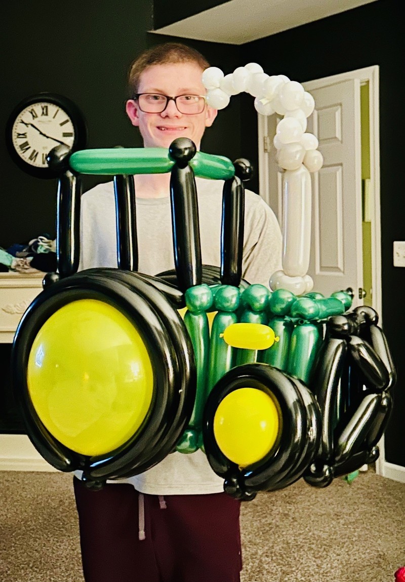 Brennan's Balloon Animals - Let's Twist!